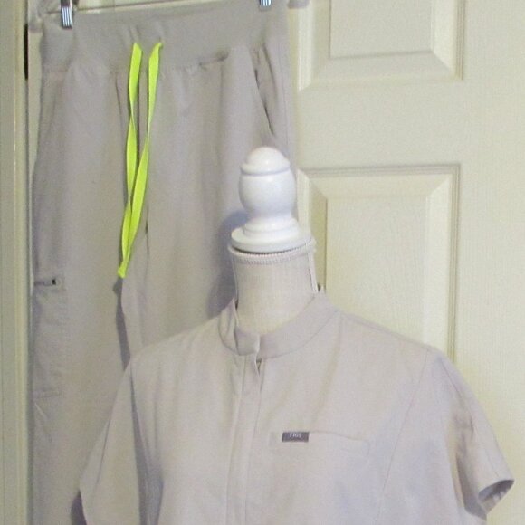 Figs | Other | Womens Figs Technical Collection Scrubs 2piece Set Size ...